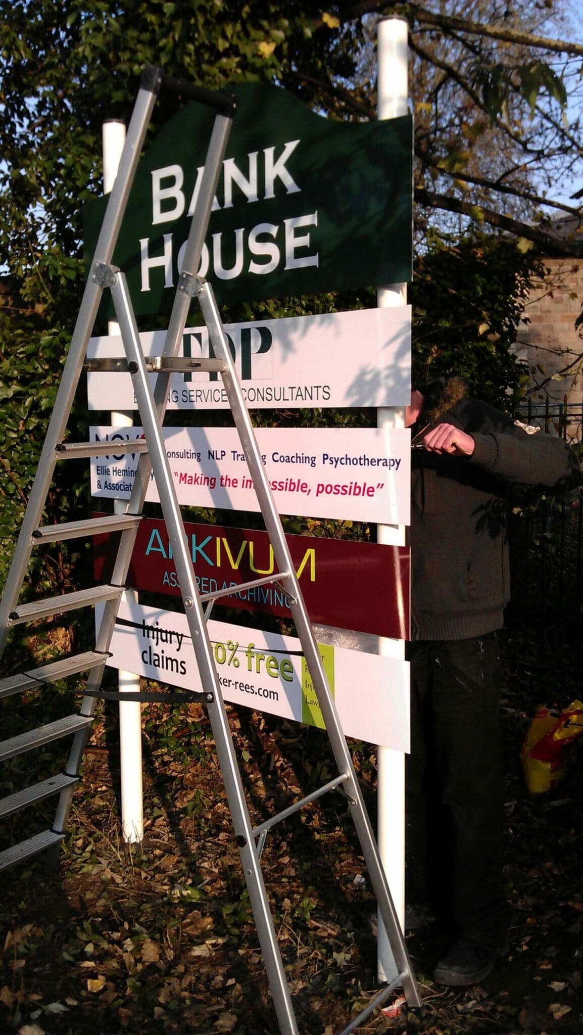 31 DAYS OF SIGNAGE – DAY 23 Plate & Post Signs - Digiprint Nettl